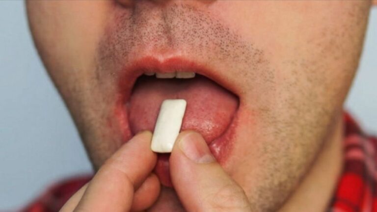 What to Do When You Have Chewing Gum Stuck in Throat? - London Status