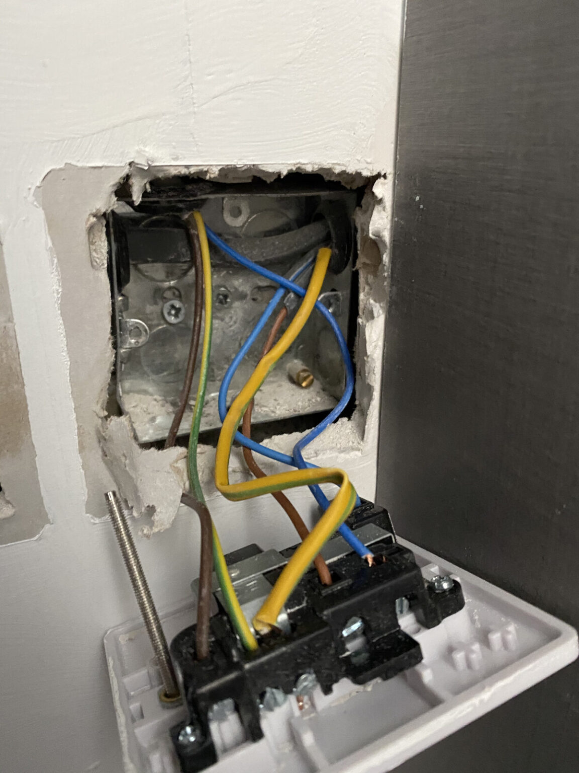 What is Supply and Load on a Fused Spur? - London Status