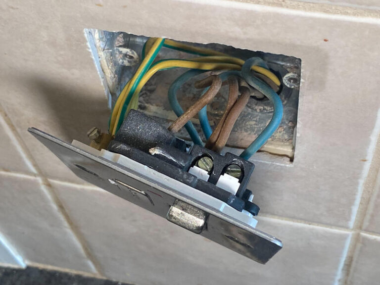 What is Supply and Load on a Fused Spur? - London Status